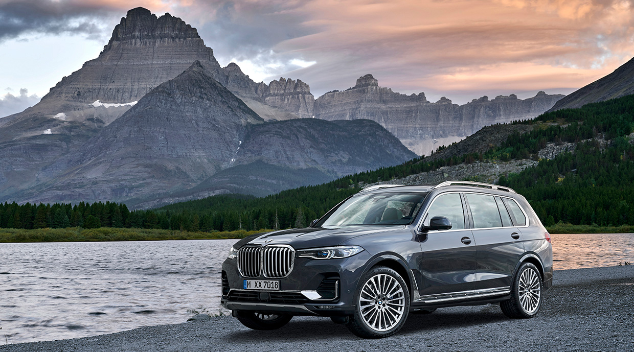 BMW SAVラインアップの最上位モデル。アレンジ自在な3列目シートを備えた新型X7デビュー - BRUDER