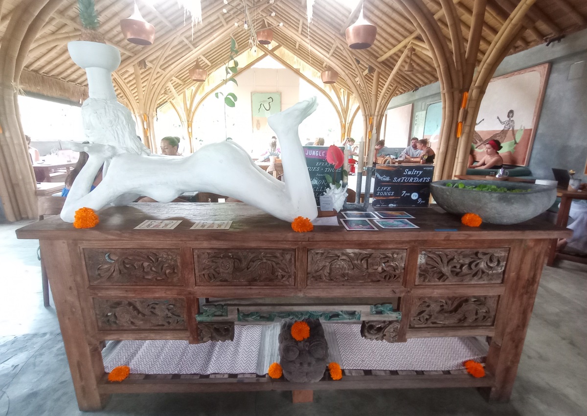 【バリ島／ウブド】風通しのいい、リゾート感たっぷりの隠れ家カフェ「Mudra Cafe」 - 自然に沿った生き方ガイド