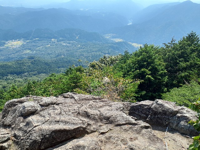 岩を登った先にある絶景ビュー! 大岩展望台と物見岩 - 愛知発!CB190SSで気ままなツーリングdiary(旧NAVI110)