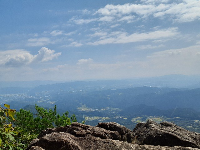岩を登った先にある絶景ビュー! 大岩展望台と物見岩 - 愛知発!CB190SSで気ままなツーリングdiary(旧NAVI110)