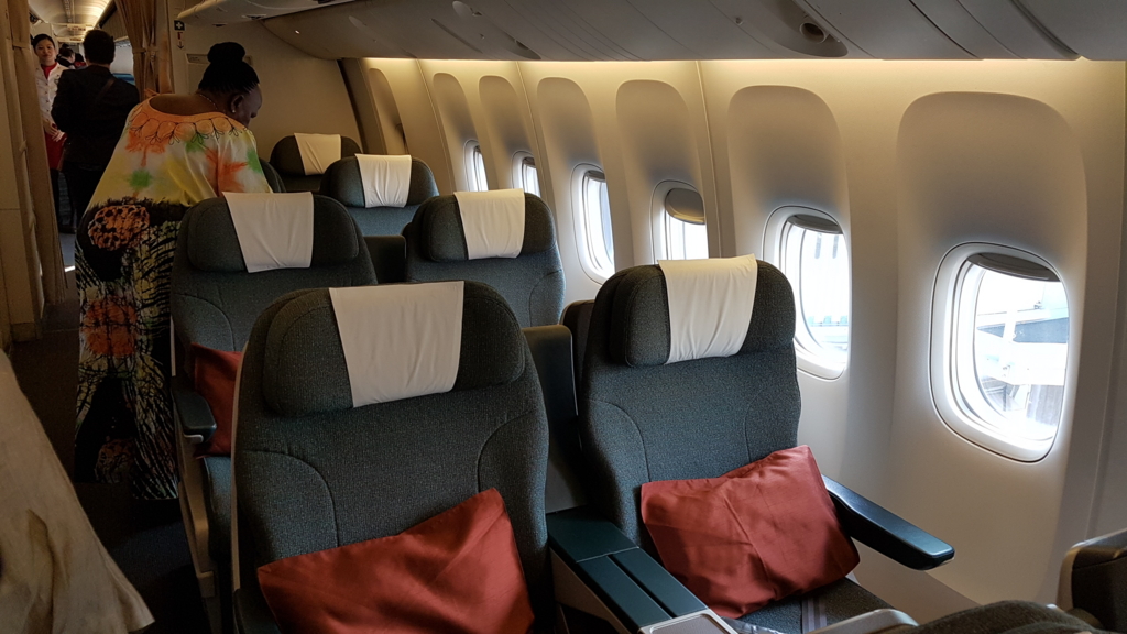 CX502（HKG→KIX）：Business - 週末ごとの旅行者