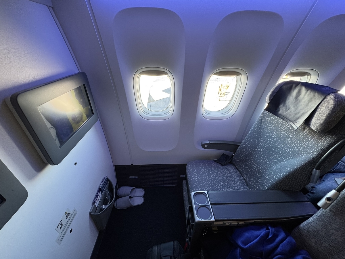 ANA B77W プレミアムエコノミー HND-JFK 搭乗記 - にーと・あぺんでぃくす
