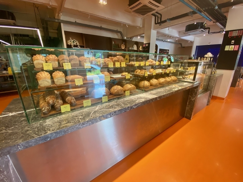 Holey Mothership Bakery & Cafe｜バンコク・プラカノンにある美味しいパン屋 - 猫のように暮らしタイ