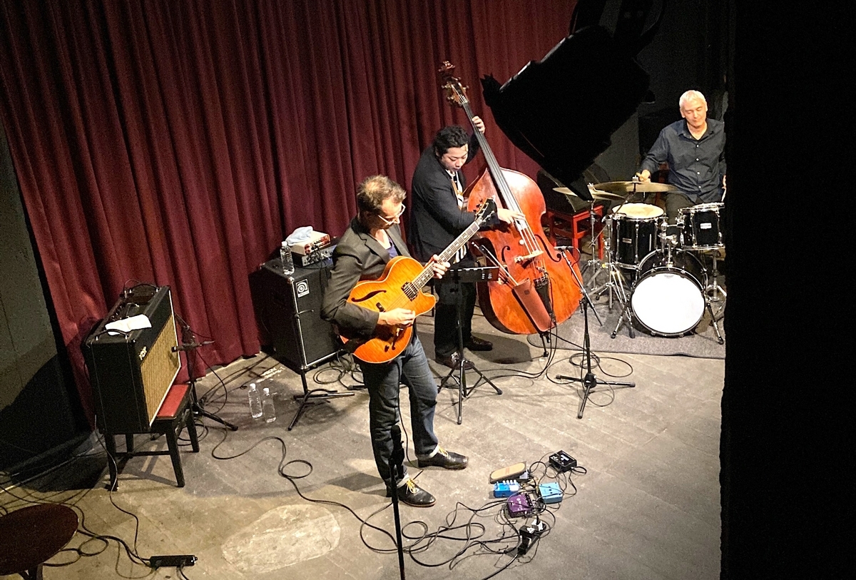 Jesse Van Rullerを見てきました。 - Nobuの日々のギターとか音楽ネタとか。 ~Slight Return~