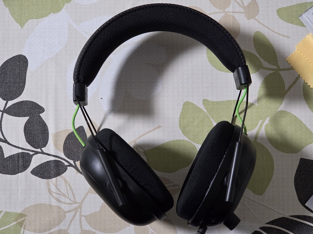ヘッドホン（Razer BlackShark V2）のイヤーパッドが壊れたので交換した - nikachu's note