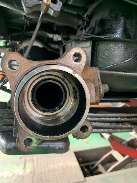 日産 キャラバンE25 リヤハブオイル漏れ DPF関連の故障が怖い。 - 気ままなﾊﾞｲｸ生活