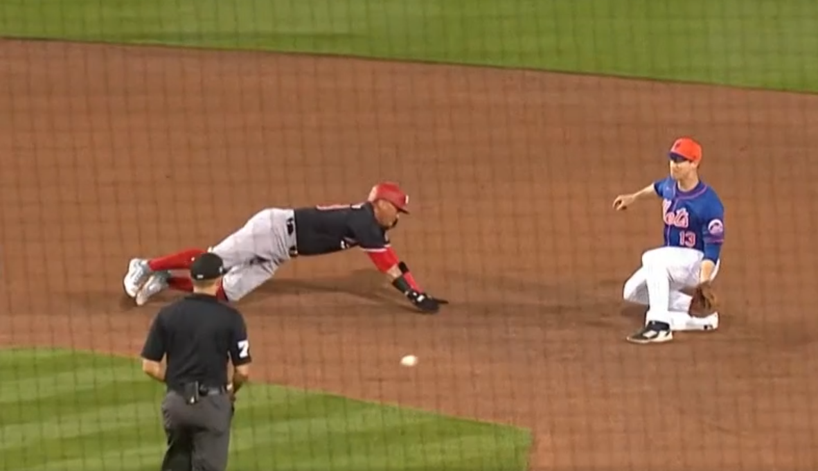 NPBとMLBではルールが違う？ブロッキングベースの適用内容の違いとは - numの野球・サッカーのルール解説