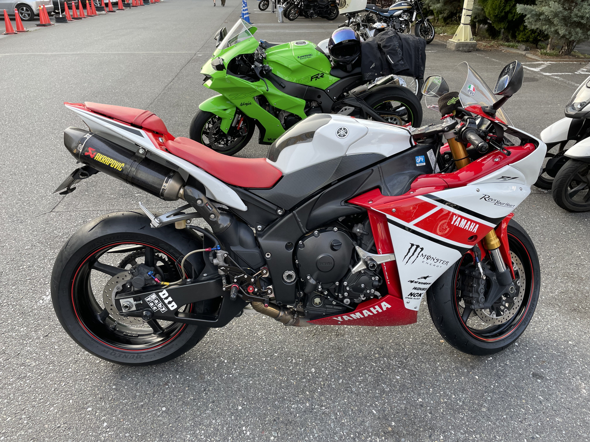 数年越し(7年？)のタイヤ交換 YZF-R1 - STD Nyokki's Lab Ⅴ