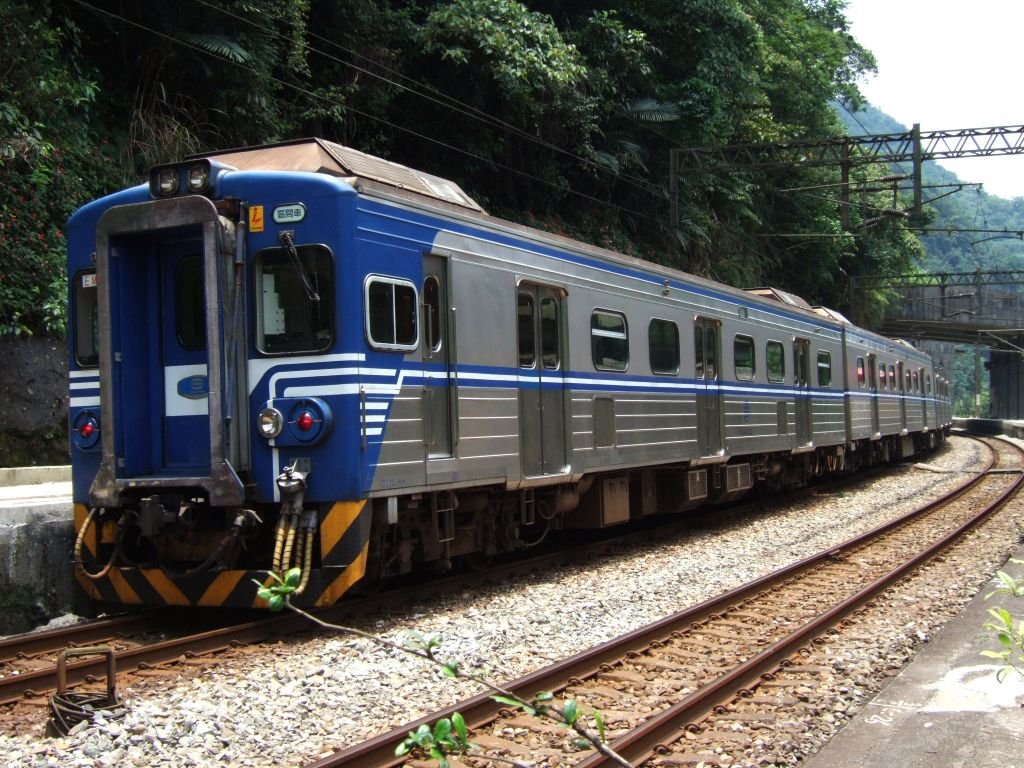 個別「[鉄道][台鐵EMU600][貫通幌]★391：區間車2714次(蘇澳－樹林)EMU614編成(福隆側EM614)1024pix版／三貂嶺」の写真、画像 - ※10夏台湾2ndDay ...