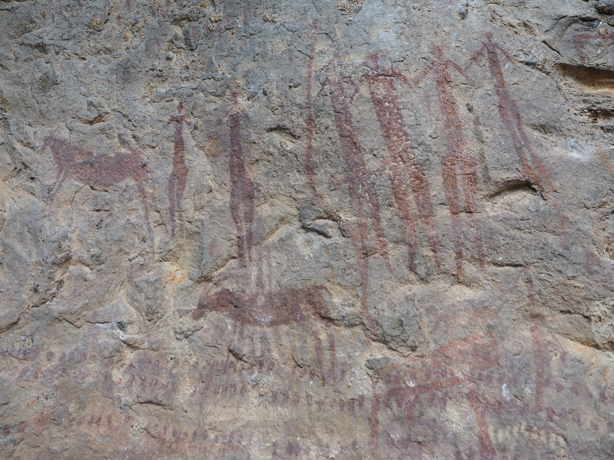 Pinturas rupestres no distrito de Ribaue, provincia de Nampula ...