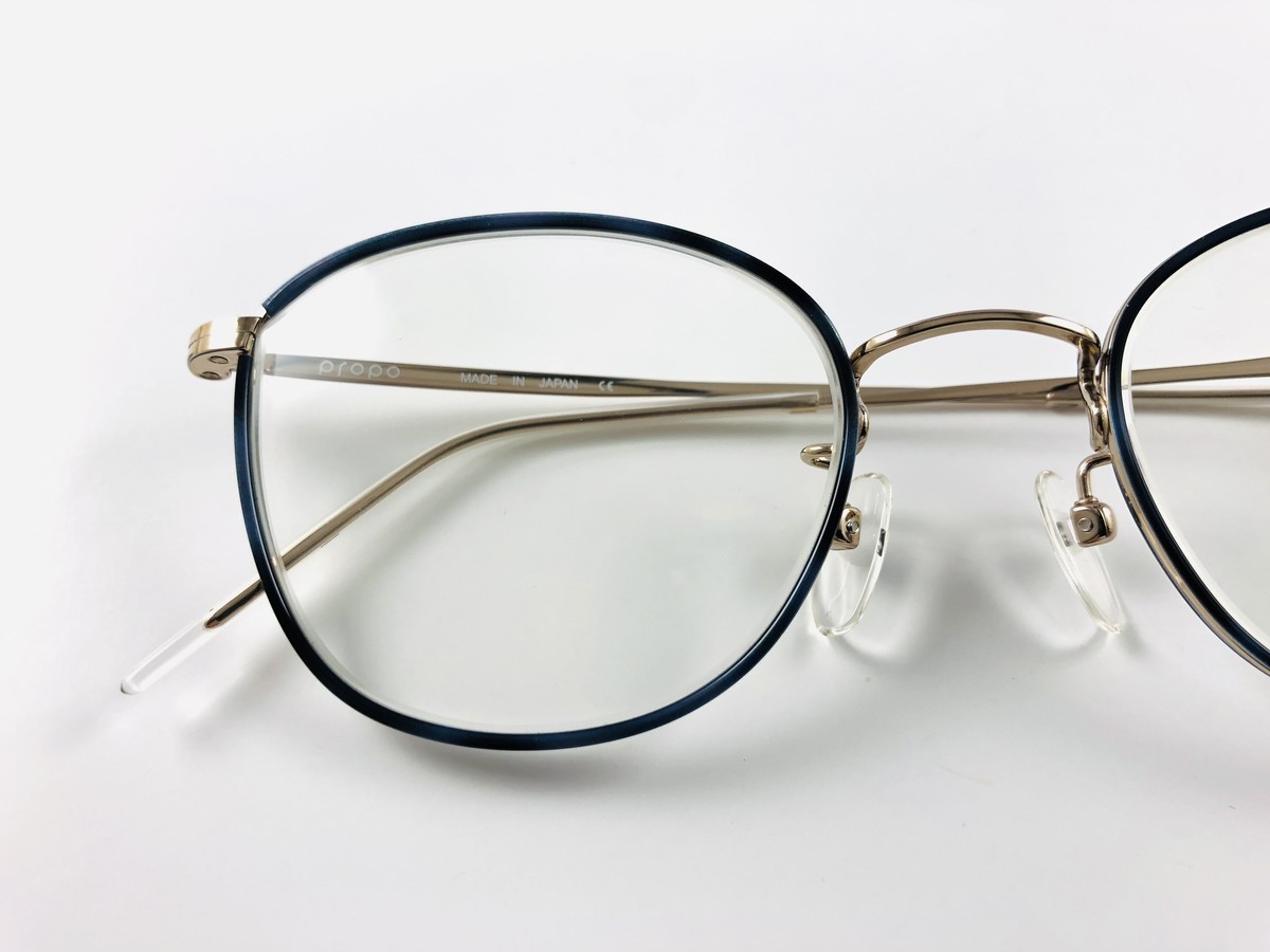 可愛いキューブ型の眼鏡。 - oogley raconter , rosita , stella のブログ