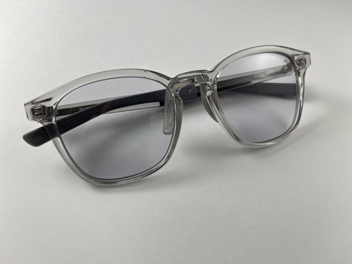 有色調光レンズ、良い感じです。 - oogley raconter , rosita , stella のブログ