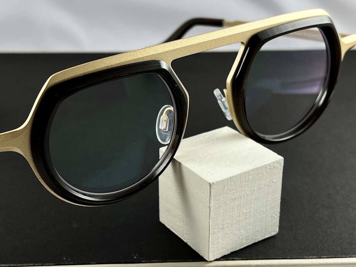 Theoの新作、Bezel - oogley raconter , rosita , stella のブログ