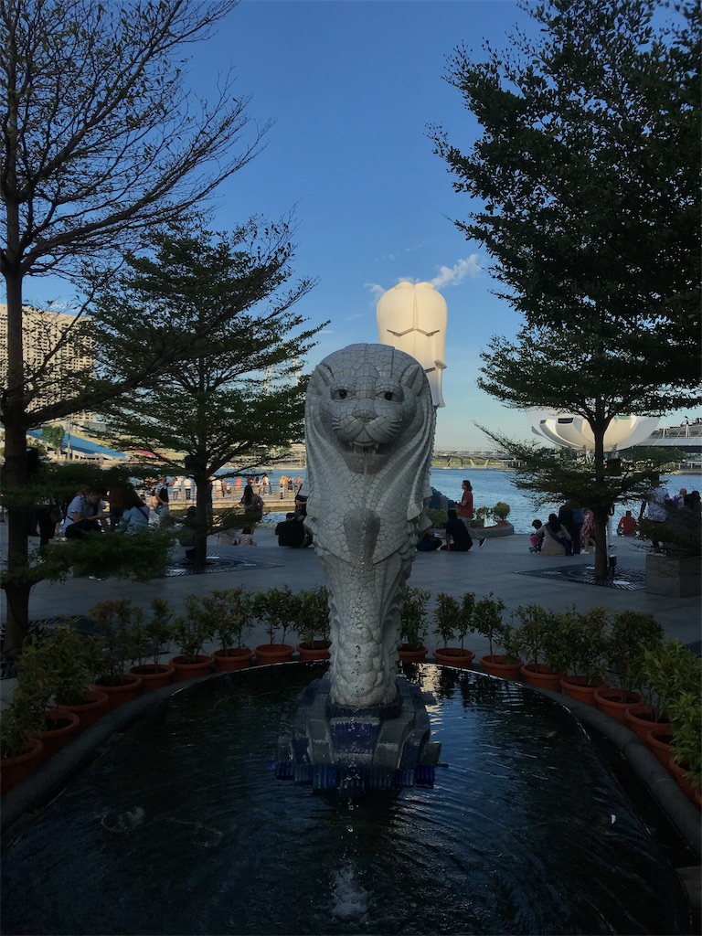 real merlion🦁 vomiting Lion - MSCM=世界一痩せこけてる保育士【世界一周完】