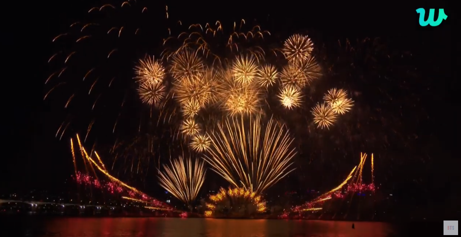 BTS / BTS 10th Anniversary Fireworks Show Live - Happy Together★