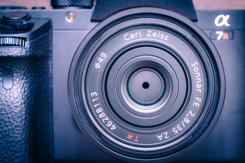 SEL35F28Zレビュー α7ユーザー必須の超軽量！お散歩単焦点レンズ - オトとヒカリα