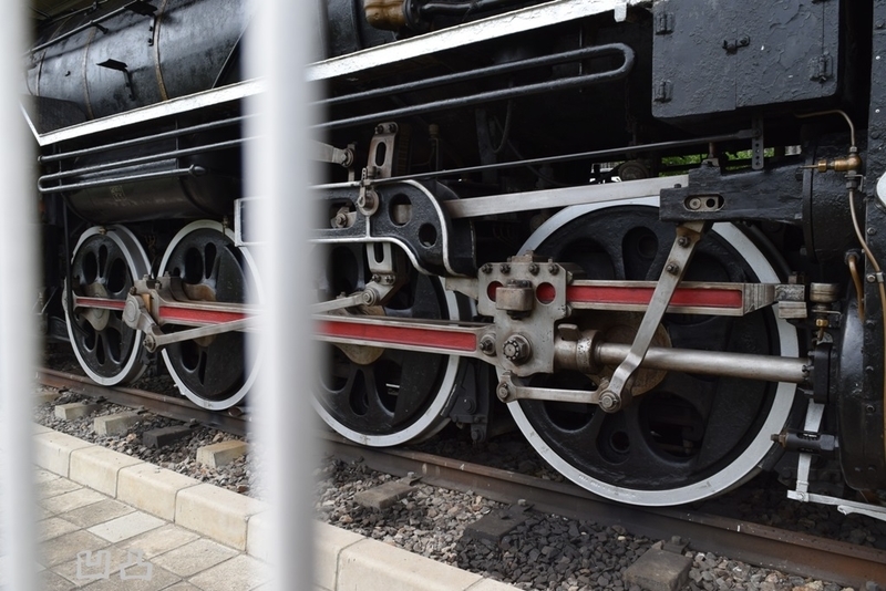 D51形691号機＆オハ61形930号 天理市田井庄池公園 - 凹凸プラ陳列館