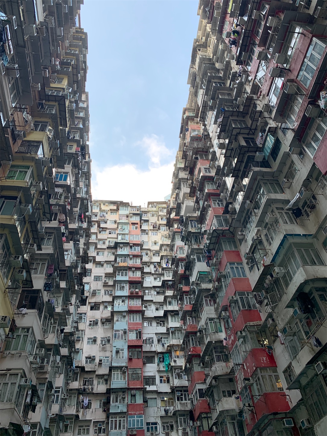 Yick Cheong Building 益昌大廈 Monster building 怪獸大廈 モンスターマンション 中国 香港 鰂魚涌 クォ ...