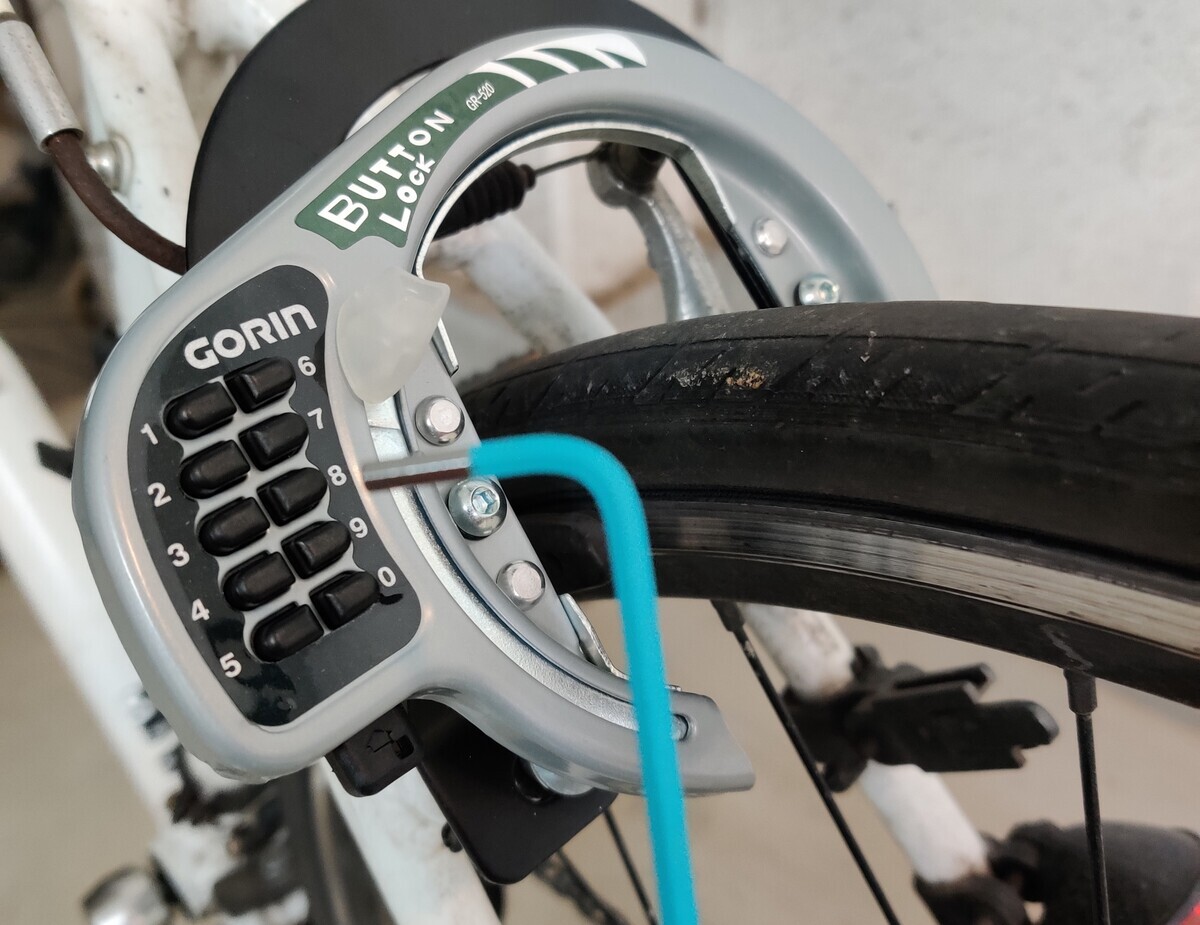 GIANT ESCAPE R3 2015の鍵をU字からボタン式リング錠に交換した GR-523 - peroon's diary