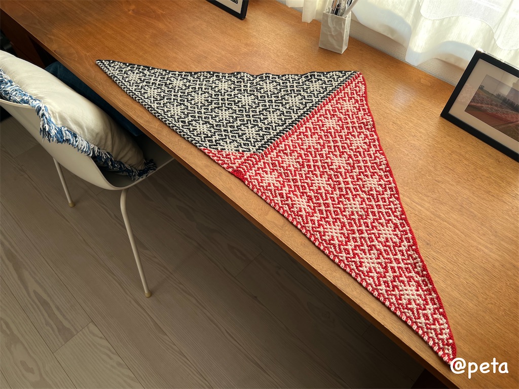 ノルディック柄のモザイク編み三角スカーフ - いえブログ by peta