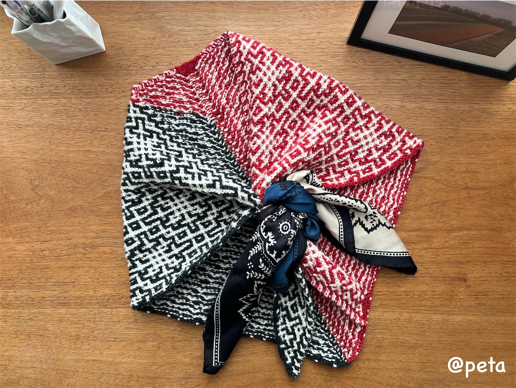 ノルディック柄のモザイク編み三角スカーフ - いえブログ by peta