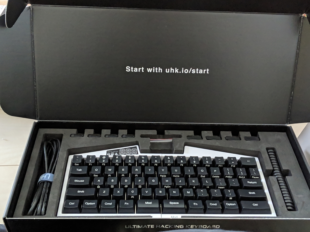 Ultimate Hacking Keyboardを買いました - phicdy devlog