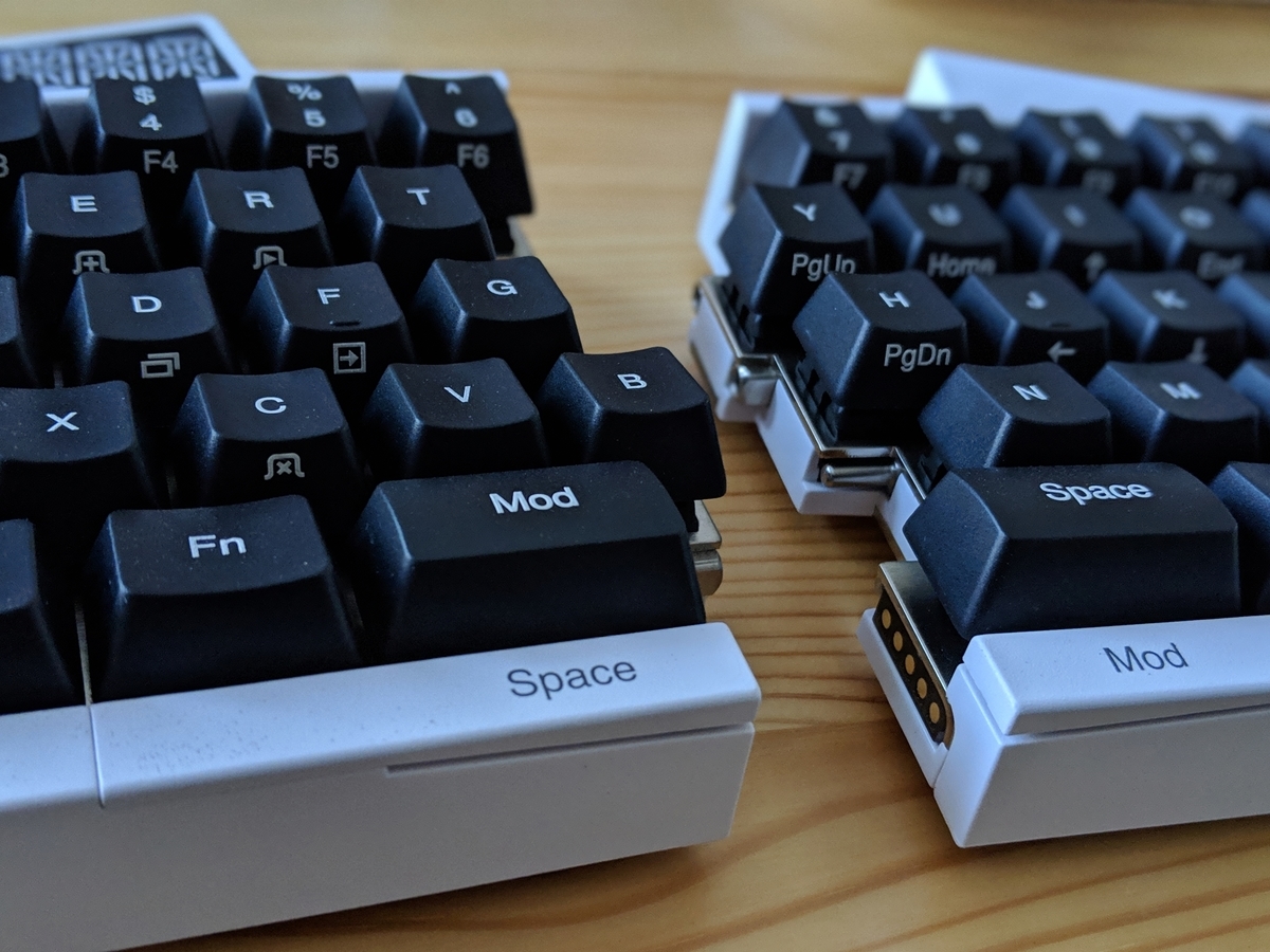 Ultimate Hacking Keyboardを買いました Phicdy Devlog