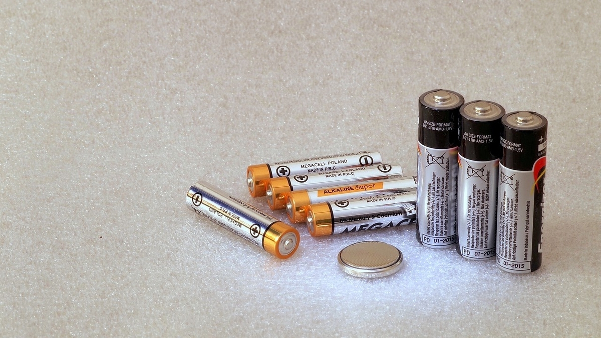 電池に白い粉が…これって大丈夫なの？【正体を調べてみた】 - 知リタイーノ