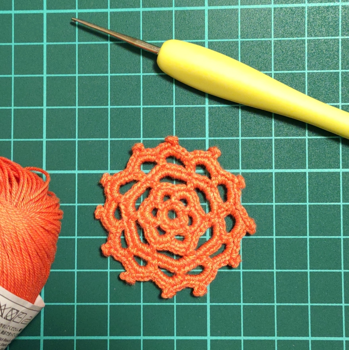 ダイソーで衝動買いしてレース編み始めました - pmomo_tarop’s blog