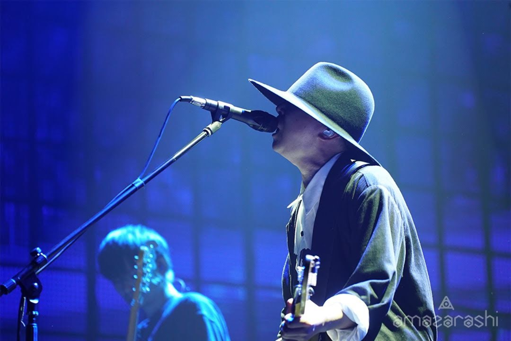 顔を隠して歌い、静かに聴く amazarashiというライブの形 - 雑記帳