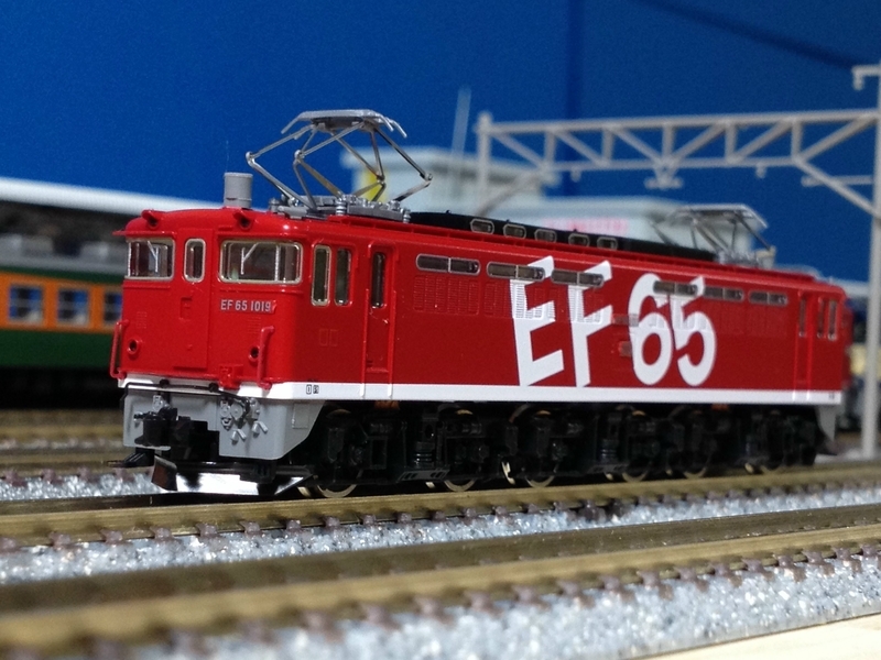 TOMIX EF65-1019(レインボー）入線 - 休日の屋根裏