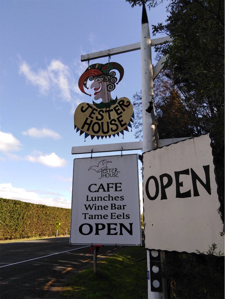 オシャレで個性的！Jester House Cafe（ジェスターハウスカフェ）へネルソンからドライブ！ - プケコのニュージーランドトラベル