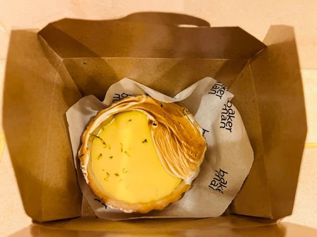 【ジャカルタのケーキ】セノパティのショッピングモールASHTAのパン屋「Bakerman」でレモンタルトを買ってみた - putritidurの日記