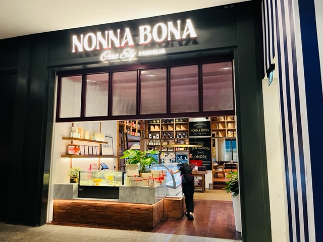 【ジャカルタのアイスクリーム】ASHTAのイタリアンレストラン「Nonna Bona」はジェラートも美味しかった - putritidurの日記