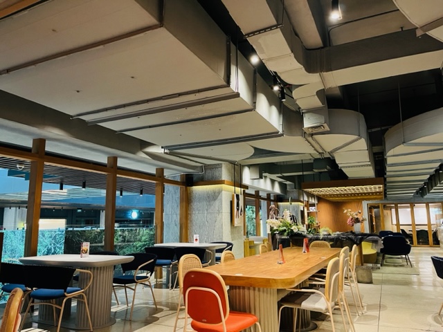 ASHTA District 8地上階のカフェ「Common Grounds Ground Zero」 - putritidurの日記