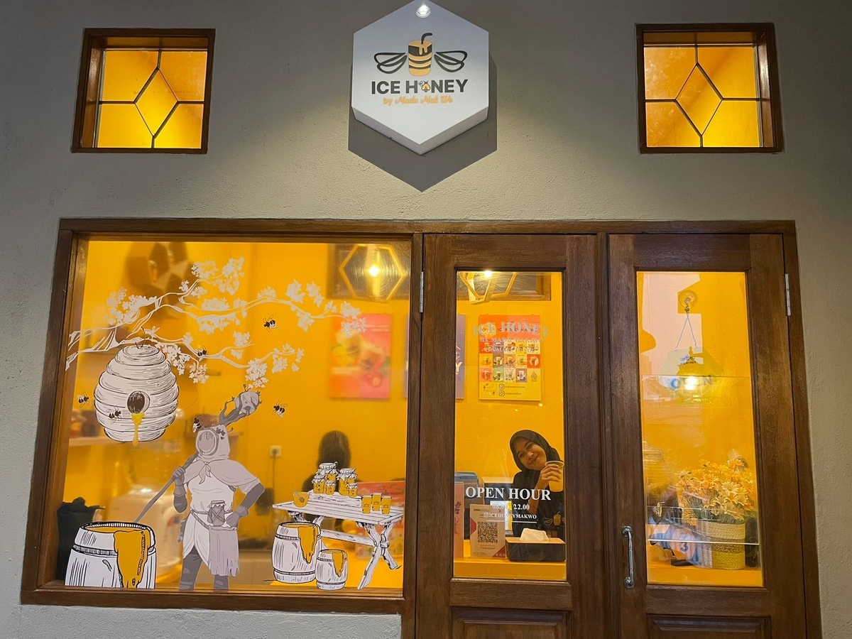 「OMA HUIS」2階にある蜂蜜ベースのドリンクのお店「ICE HONEY」 - putritidurの日記