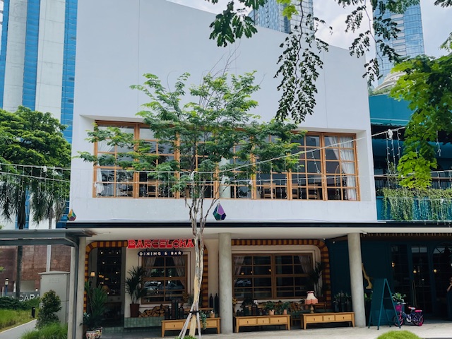 クニンガンの「One Satrio」にある日系スペイン料理レストラン「BARCELONA Dining and Bar」での子連れランチ ...