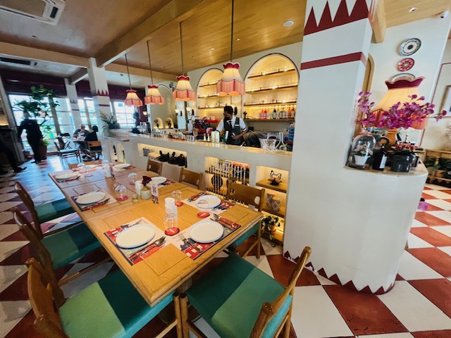 クニンガンの「One Satrio」にある日系スペイン料理レストラン「BARCELONA Dining and Bar」での子連れランチ ...