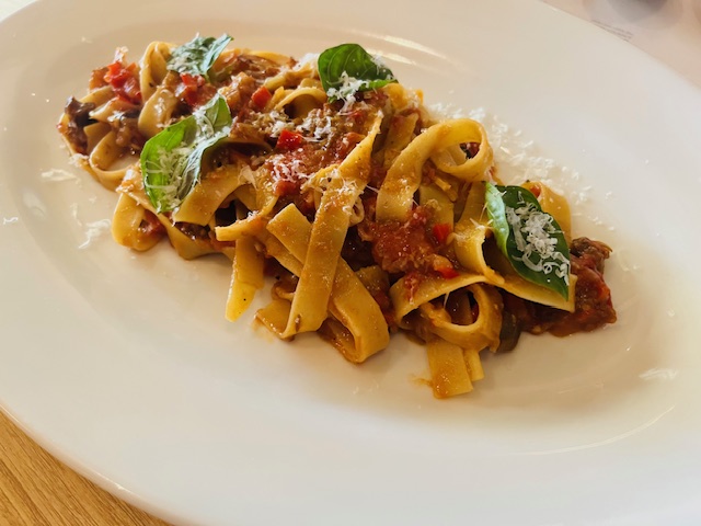 クニンガンの「One Satrio」にある日系スペイン料理レストラン「BARCELONA Dining and Bar」での子連れランチ ...