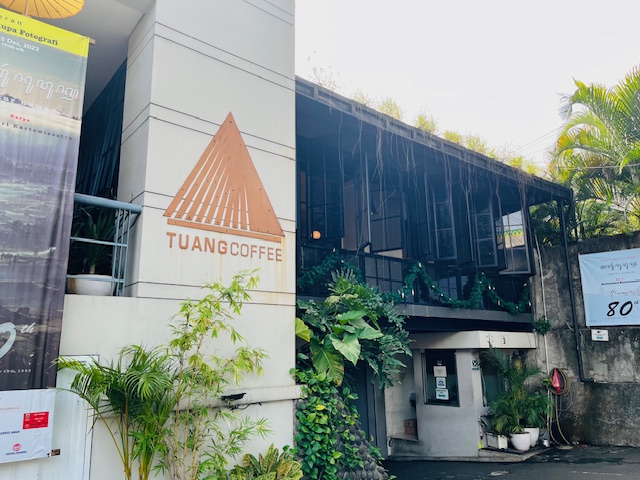 パサール・マエスティックから近いバリトー通りにあるカフェ「Tuang Coffee」について - putritidurの日記