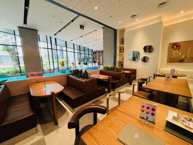 【ジャカルタのカフェ】ASHTA District 8の「Bakerman」で子連れランチ - putritidurの日記