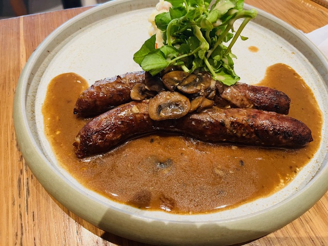 【ジャカルタのカフェ】ASHTA District 8の「Bakerman」で子連れランチ - putritidurの日記