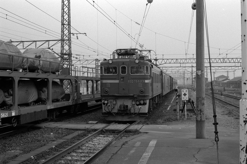 機関車うようよ郡山駅 - ただいま鉄道写真スキャン中