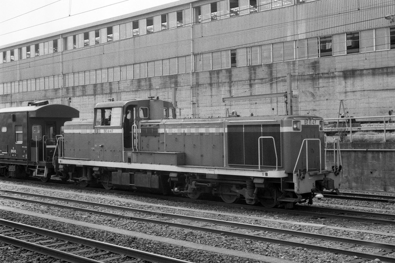 三島駅にて - ただいま鉄道写真スキャン中