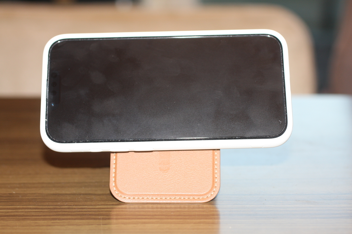 ESRの「MAGNETIC WALLET STAND」でスマホのタッチ決裁化 - redoブログ