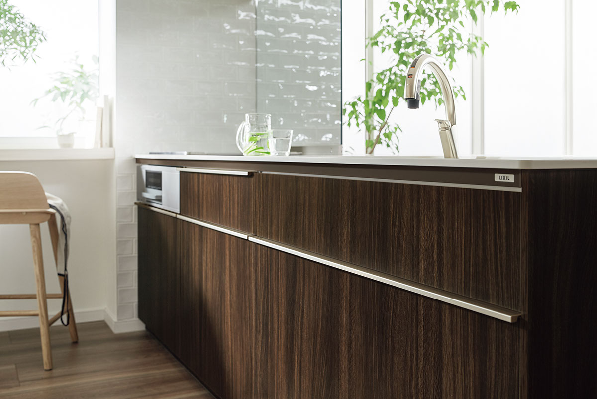 LIXIL（リクシル）のシステムキッチンの特徴と価格、リシェルSIなどのリフォーム実例と費用も紹介！ - リフォームタイムズ【SUUMO】-リフォーム・リノベーションのプロが発信する情報-