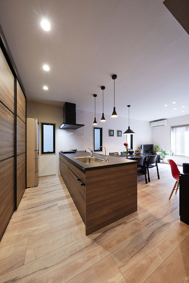 LIXIL（リクシル）のシステムキッチンの特徴と価格、リシェルSIなどのリフォーム実例と費用も紹介！ - リフォームタイムズ【SUUMO】-リフォーム・リノベーションのプロが発信する情報-