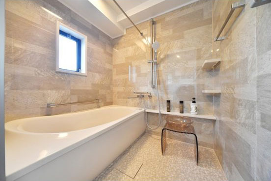 TOTOのユニットバス・お風呂の特徴と価格、シンラなどのリフォーム実例と費用を紹介！ - リフォームタイムズ【SUUMO】-リフォーム・リノベーションのプロが発信する情報-