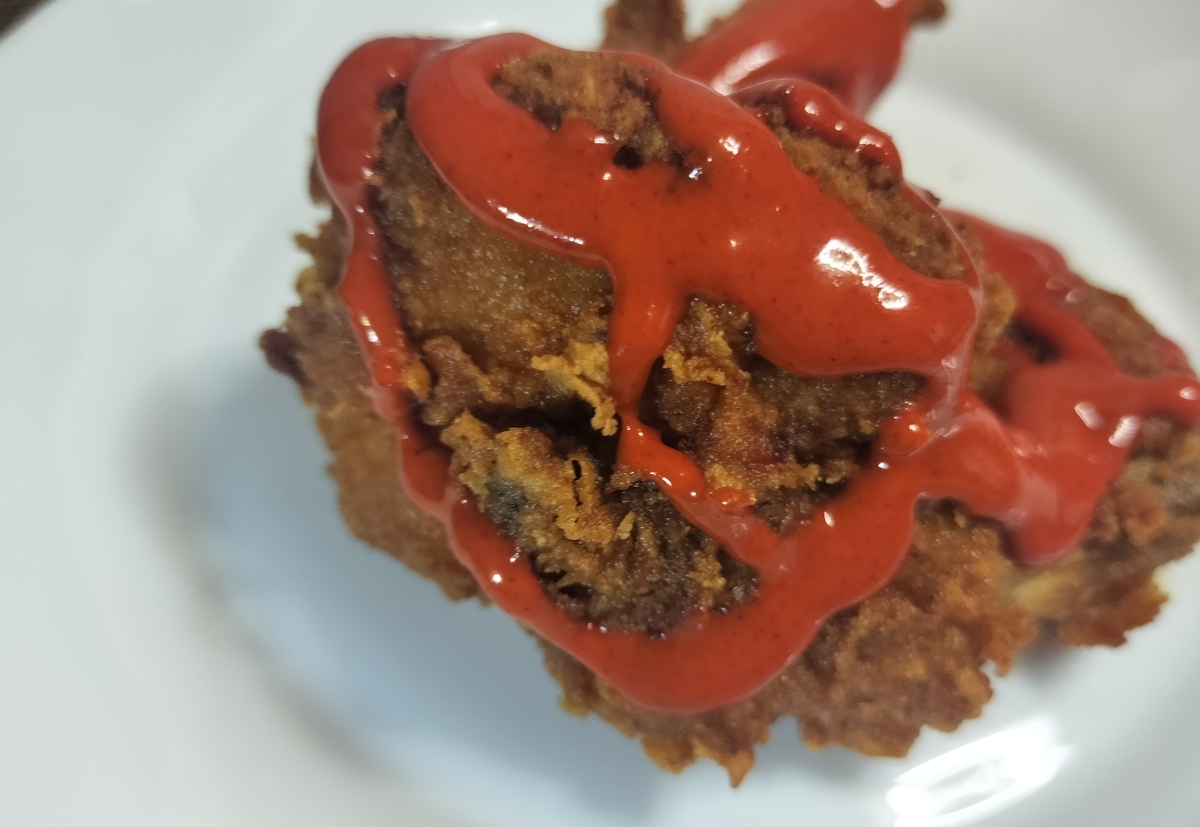 KFCのレッドホットチキンを実食レビュー。辛くもありきたりな味に思えます。【ジャンキー味】 - 生きたいrinshのブログ