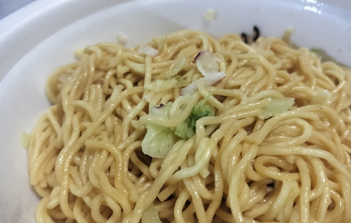 日清焼そばU.F.O. カップヌードルシーフード焼そばを実食レビュー。油脂感とシーフード感、良いです。【カップ麺】 - 生きたいrinshのブログ